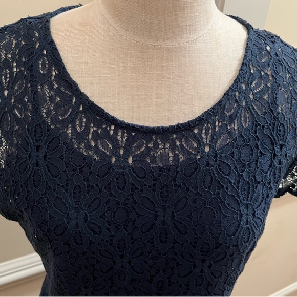 Valerie Bertinelli | Tops | Valerie Bertinelli Blue Lace Overlay Cap ...